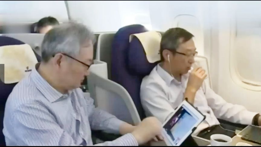 为什么以前在飞机只能看电视杂志打发时间,而现在可以wifi上网?