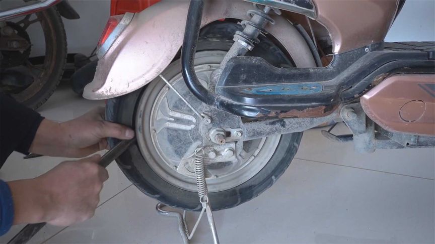 电动自行车用真空胎缺点你知道吗?修车师傅告诉你真实原因