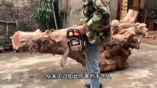 小伙将一颗废弃木头给改造出张精美绝伦的茶桌,手艺简直太棒了