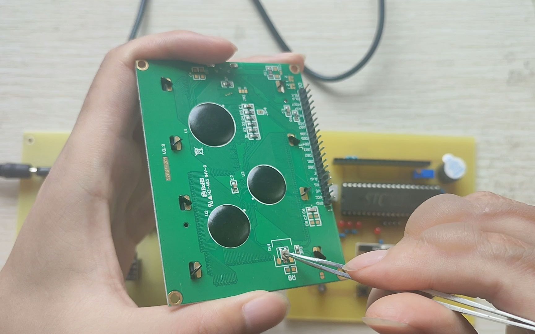 067 基于51单片机无线通信 数字式气压计 胎压计智能检测测量仪