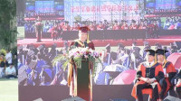 网红校长毕业典礼致辞:总会让你们带遗憾走!