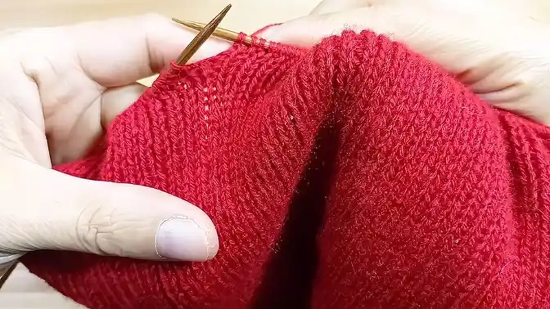 织红色羊绒围巾的第二十八天,看一下效果