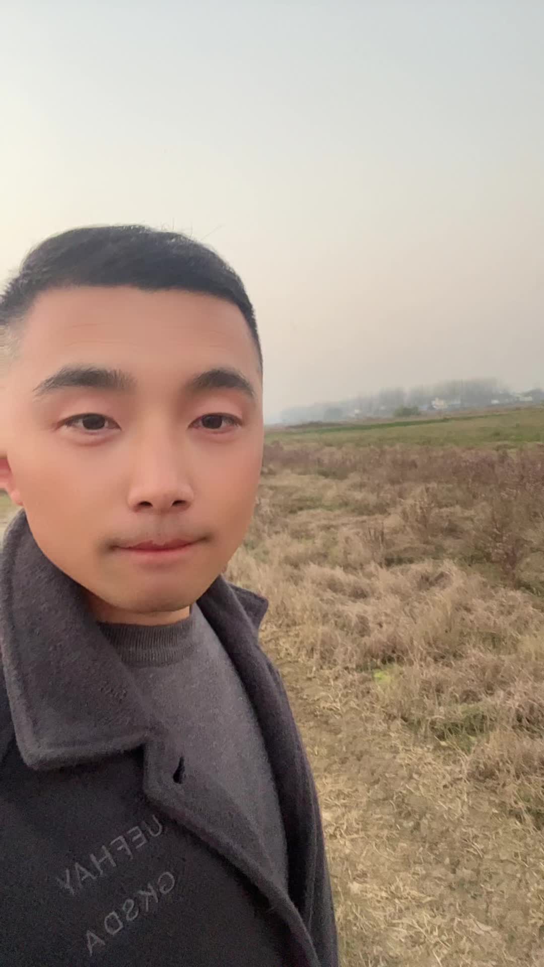 300亩左右 配套齐全排水沟设计也漂亮 一大片好的很,种小麦产量高的...