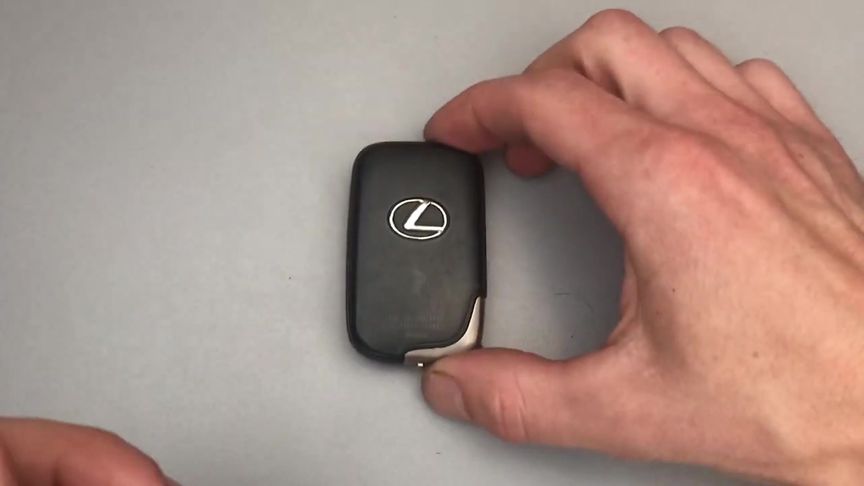 雷克萨斯钥匙“芯”脏手术,更换都说简单!