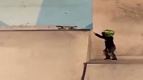 人类幼崽的坚强意志是怎么锻炼出来的,我这个成年人看完后,都佩服了