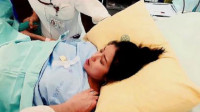 实拍产妇自然分娩全过程,妈妈在产床上煎熬的样子令人难以忘怀!