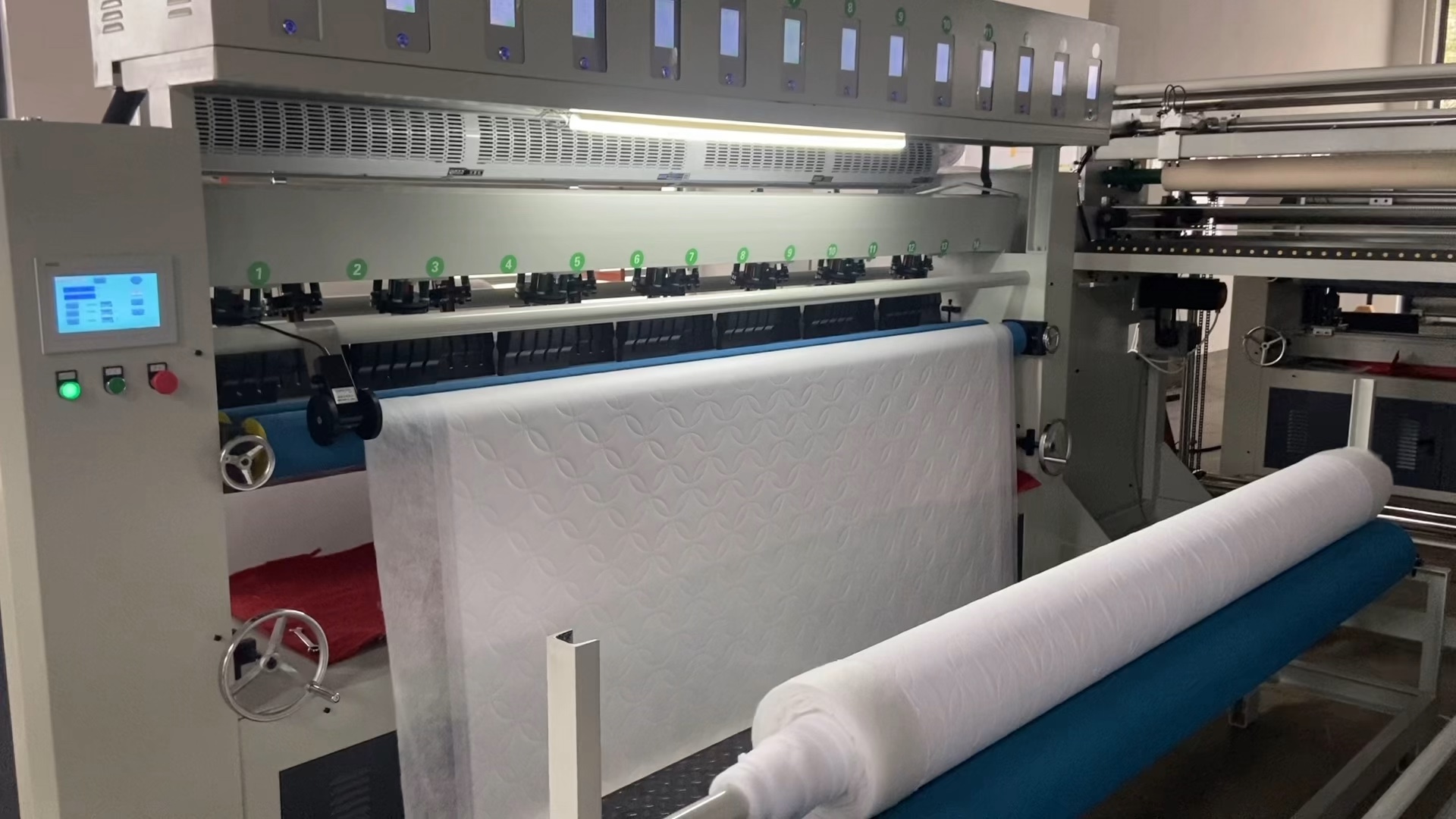 超声波绗缝机、超声波复合压花机、挡风被复合压花机、超声波压棉机