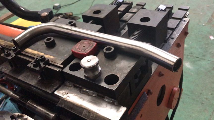 抽芯弯管机可以要多种角度弯管