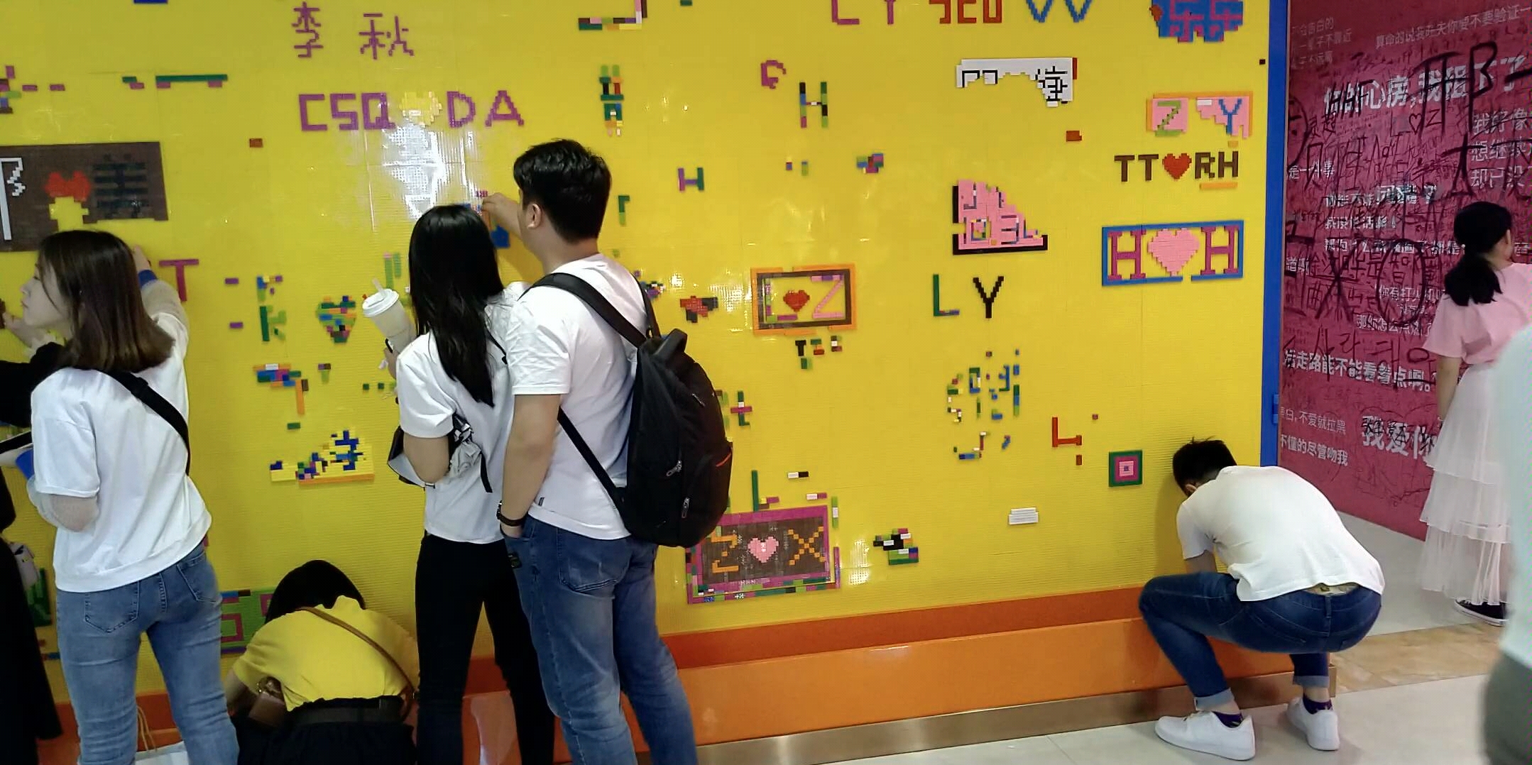 拼图大世界,看他们拼的多开心,各种各样的拼图真的太好看了