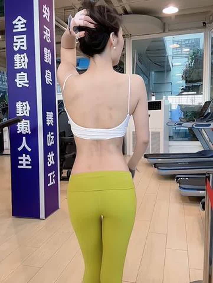 刮痧了,这么美的背,刮痧了