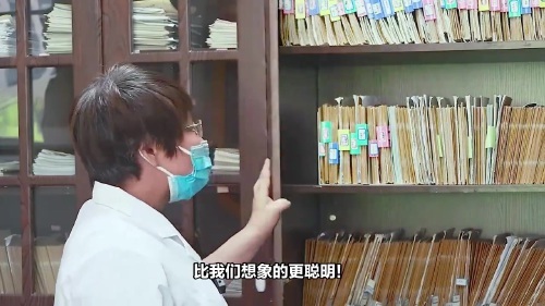 秦汉时期推动档案管理形式多样化发展的载体是