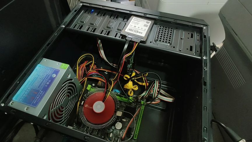 电脑为什么启动以后进不去系统,一分钟解决。