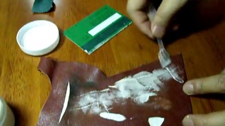 奢侈品护理 皮革补伤膏 皮革修补膏操作 皮革破损修补