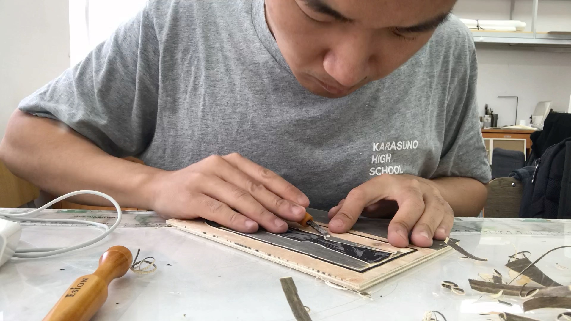 美术生的校园日常,木版画刻制印刷