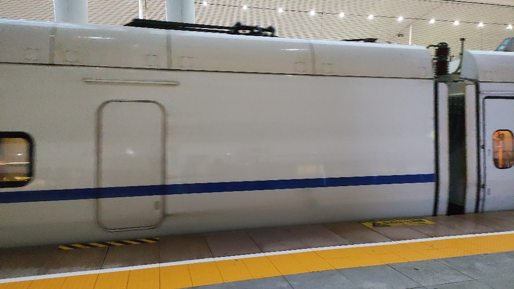 D7633次列车丹东站进站