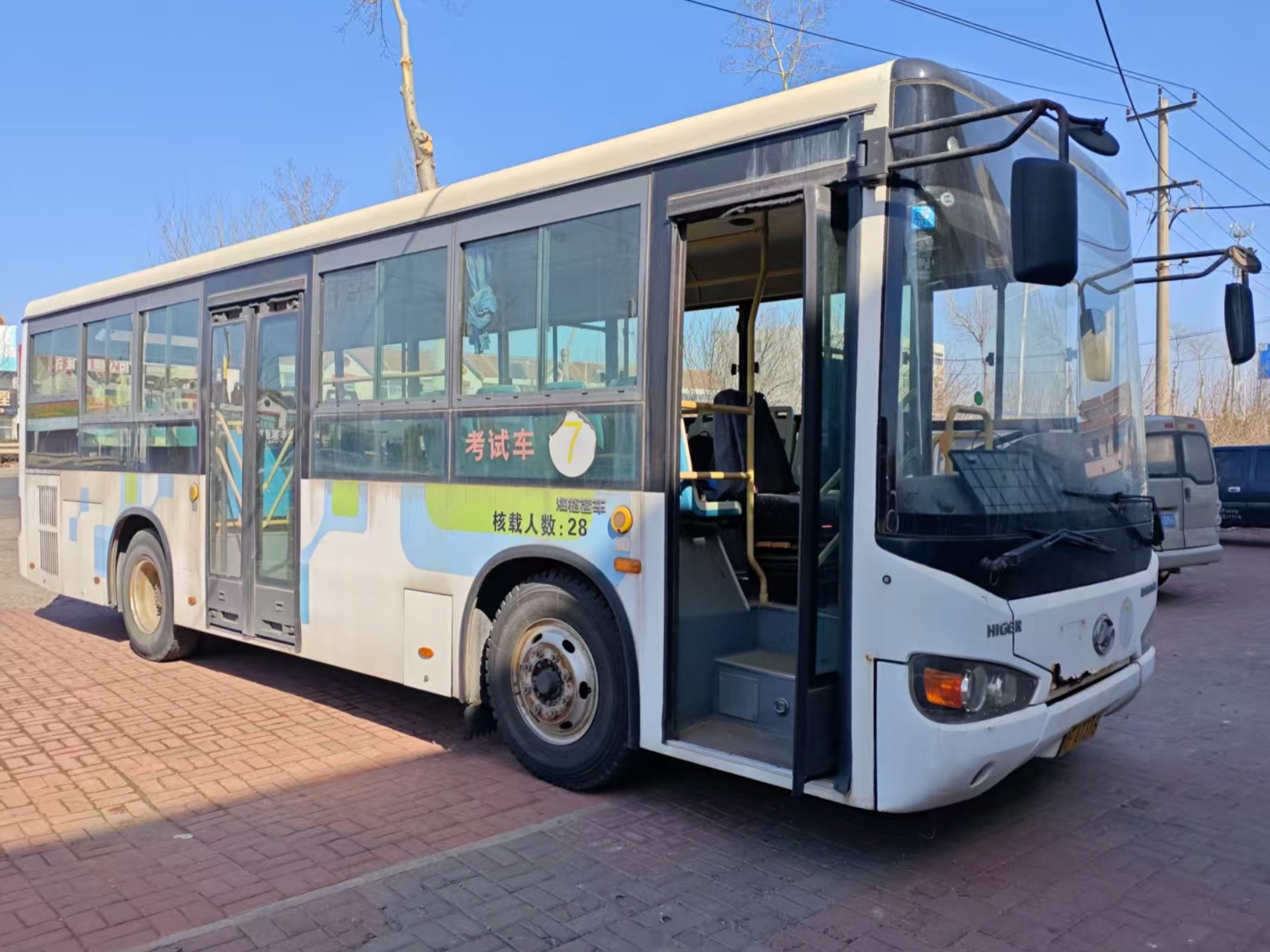 叮叮咣咣～开着一辆非空海格KLQ6935GE4客车奔袭烟台??下去!我们...