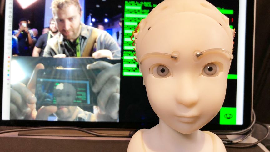 日本人工智能再突破,能高度模仿人类表情,眼睛太传神了