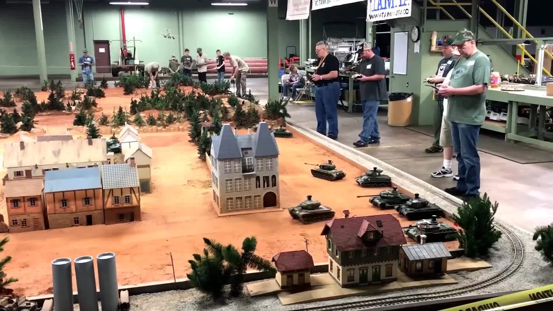 什么是坦克模拟器?坐进一个小屋里,就能体验开坦克的感觉 #.