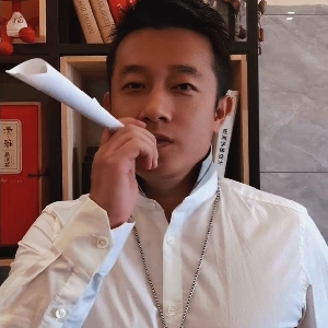 阿Q老丝 