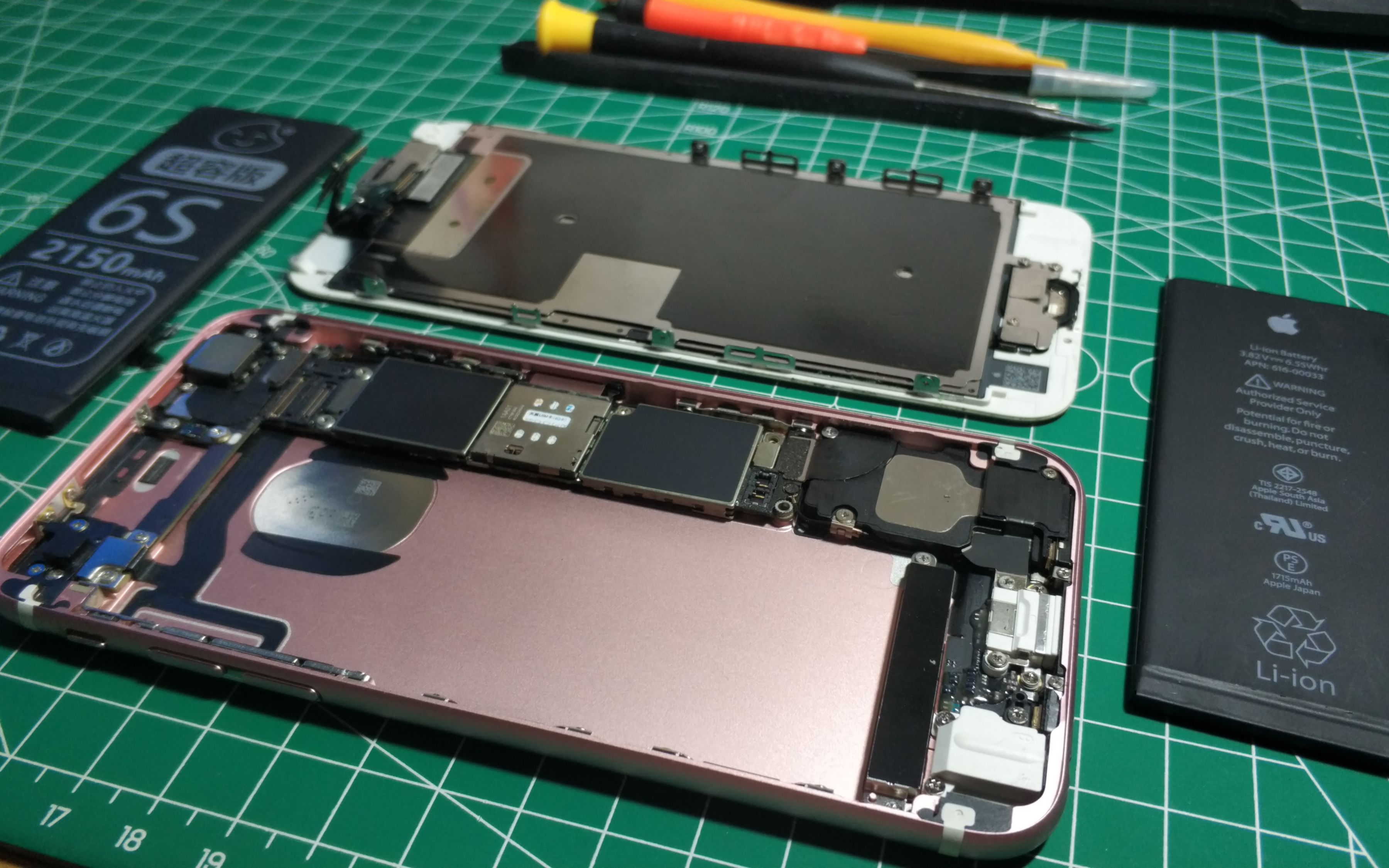 苹果发布了iPhone12,而我选择把6S换个电池再战三年
