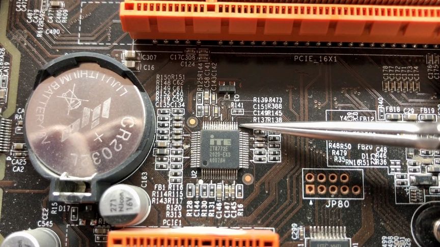 电脑正常使用中自动关机,无法开机找对思路才是关键