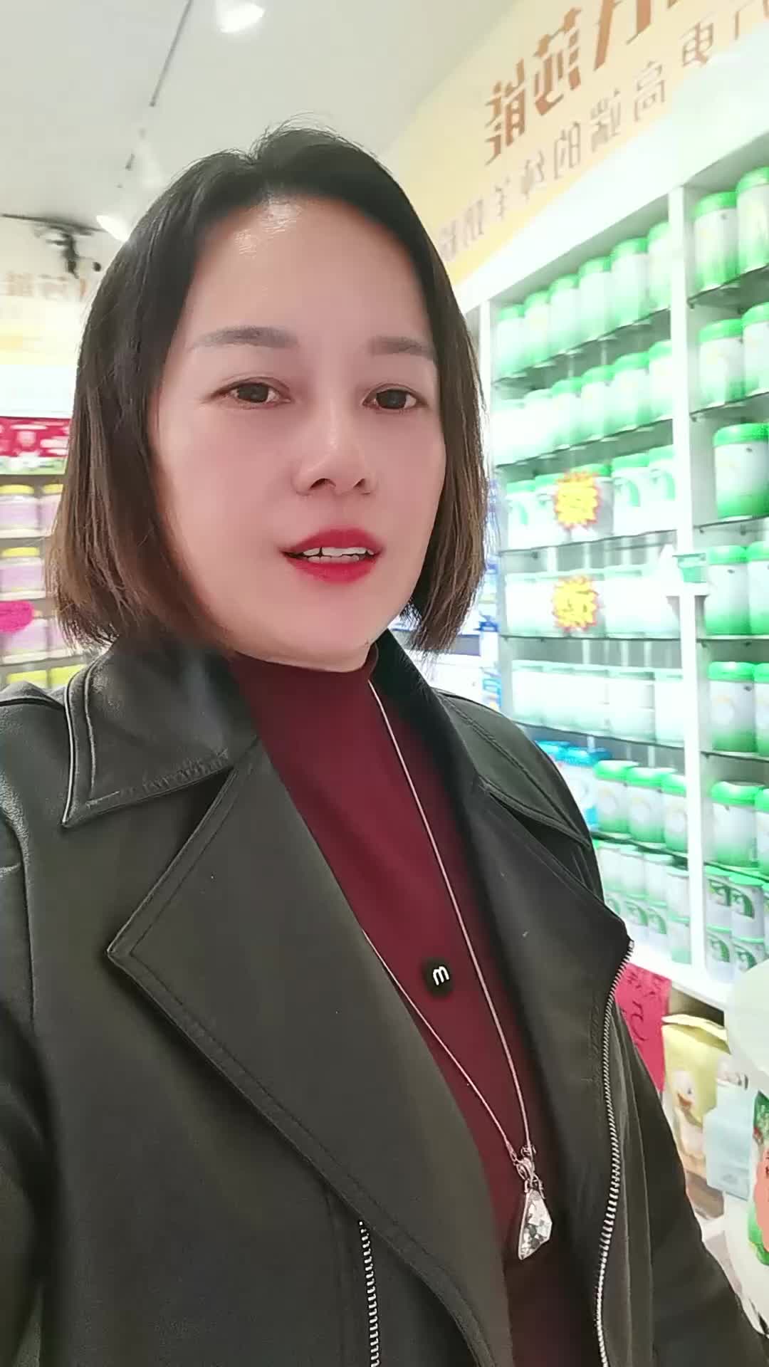 今天奶粉店值班,给我的顾客朋友们准备双11活动,活动内容明天公布,...