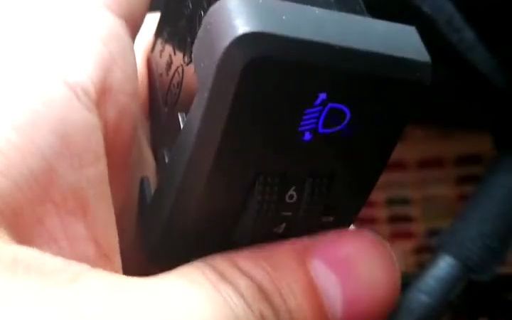 现代名图大灯高度调节开关测量!手把手教你测量电路!喜欢的双.