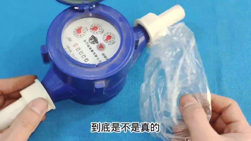 你知道吗?若在水表内放个垃圾袋,竟使水表停止运转的惊人实验