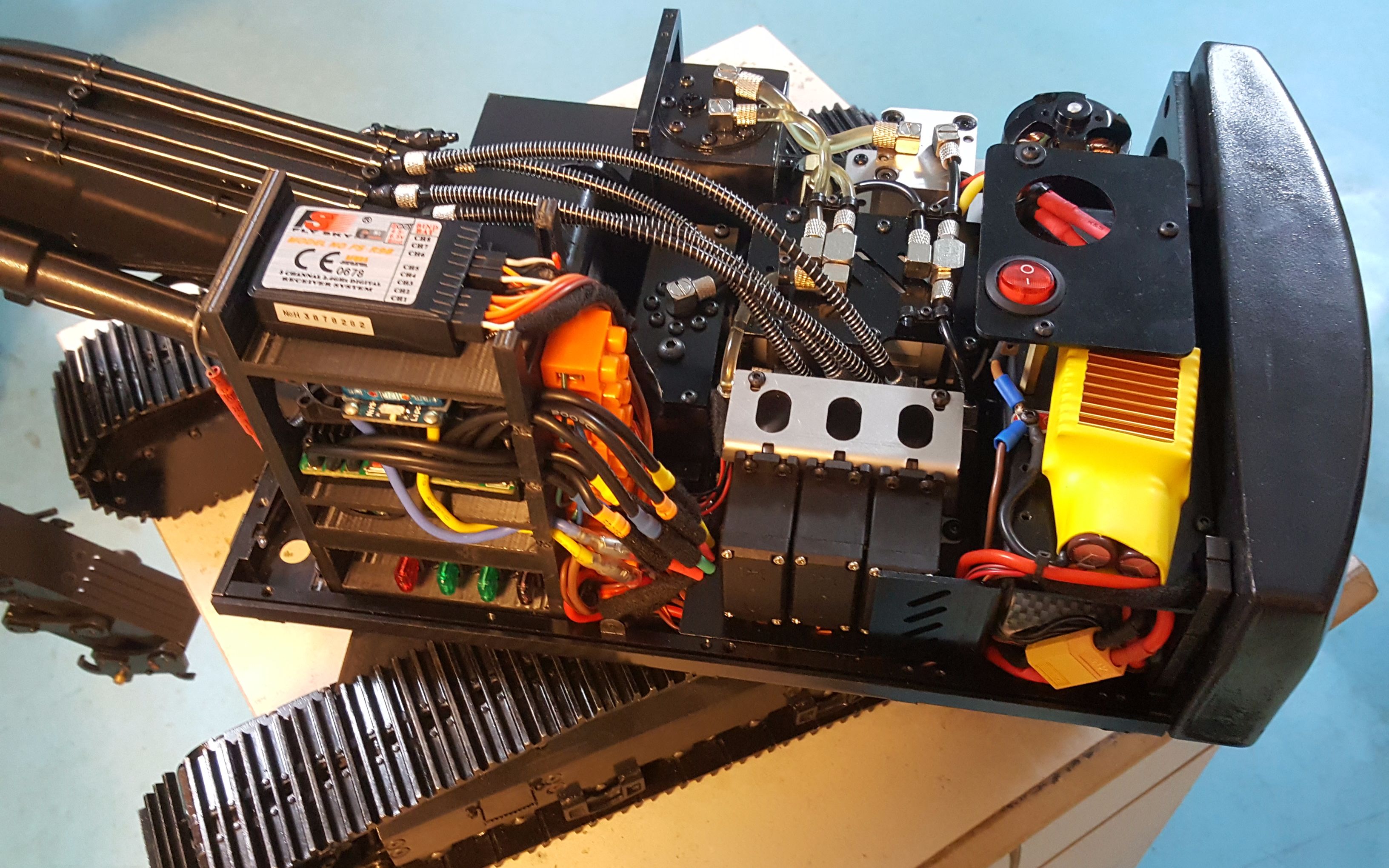 RC液压挖掘机模型 拆开维修