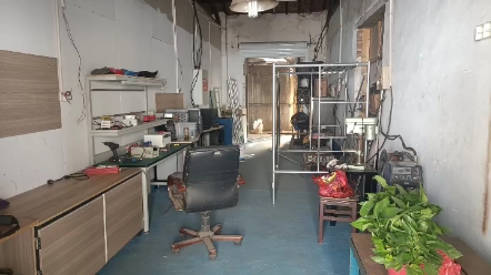 还是决定自己做工作室的吊顶,PVC最便宜的吊顶方案,又开始耍起了...