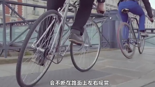 有趣的漂移自行车,骑行时后轮晃个不停,网友不怕摔倒吗