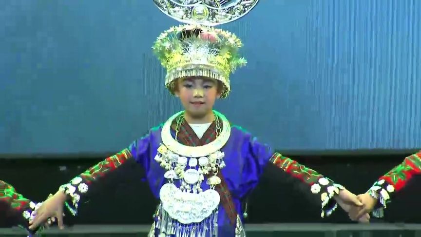 贵州黔东南苗侗少儿非遗歌舞展演苗族飞歌《苗家儿女感谢党》节目