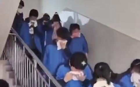 学校开展消防安全疏散演练,筑牢安全防线!