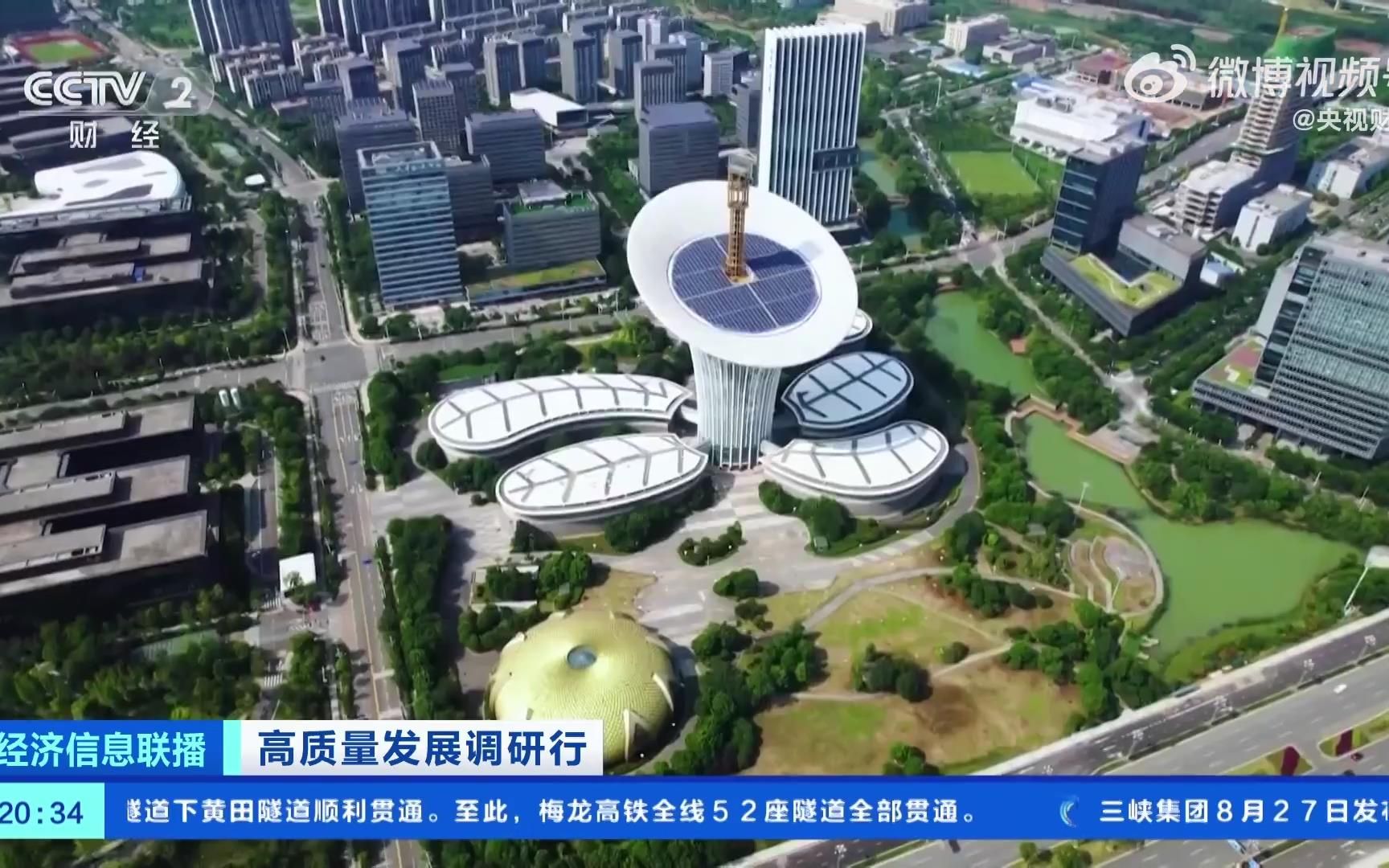 武汉光谷 全球最大光纤生产基地 可容纳80亿人同时打电话的光纤