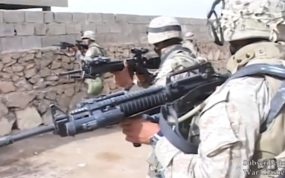 美国海军陆战队在费卢杰战役期间的城市战斗画面实录|伊拉克战争