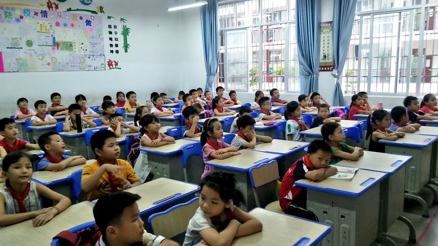 疫情过后,孩子们非常珍惜在教室上课的时间,特别是音乐课