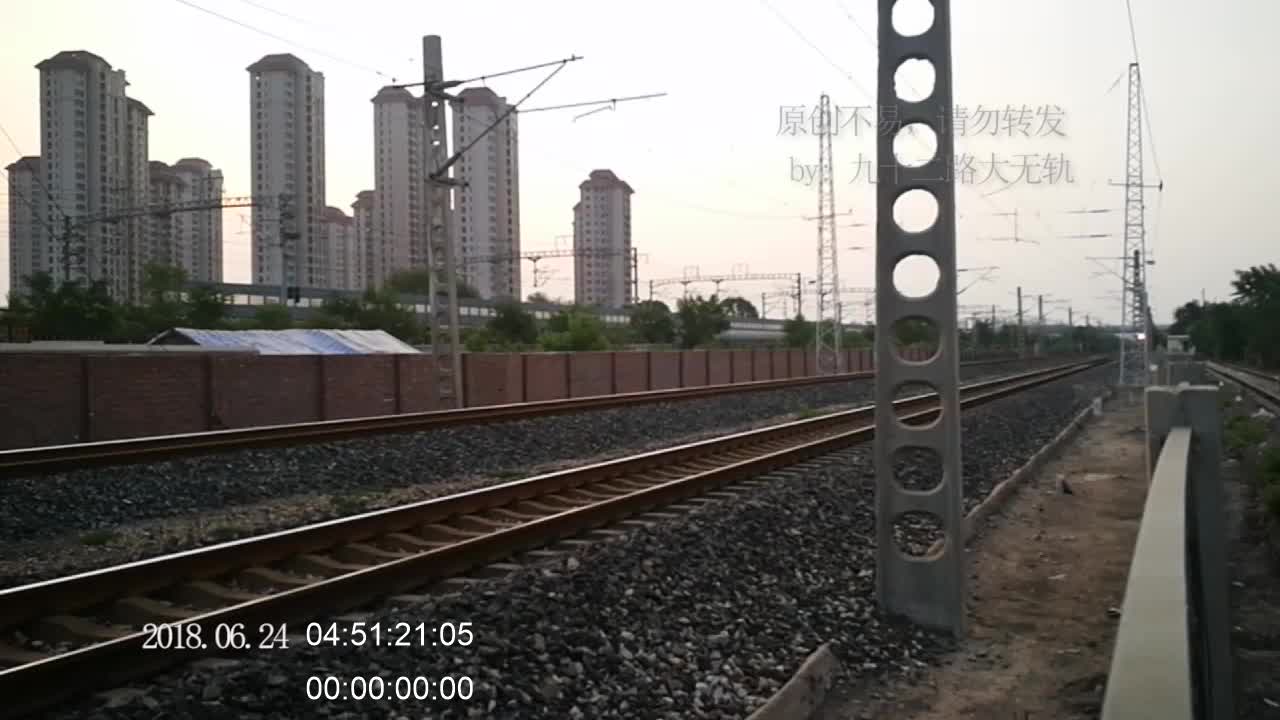 夏季清晨的津山铁道k145,海拉尔——北京的k4730次火车开往天津站...