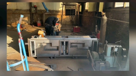 鱼巢式挡土墙模具