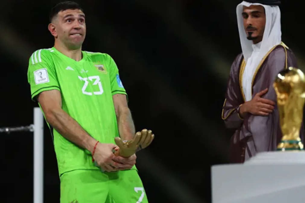 世界杯冠军2022冠军颁奖不雅动作是谁