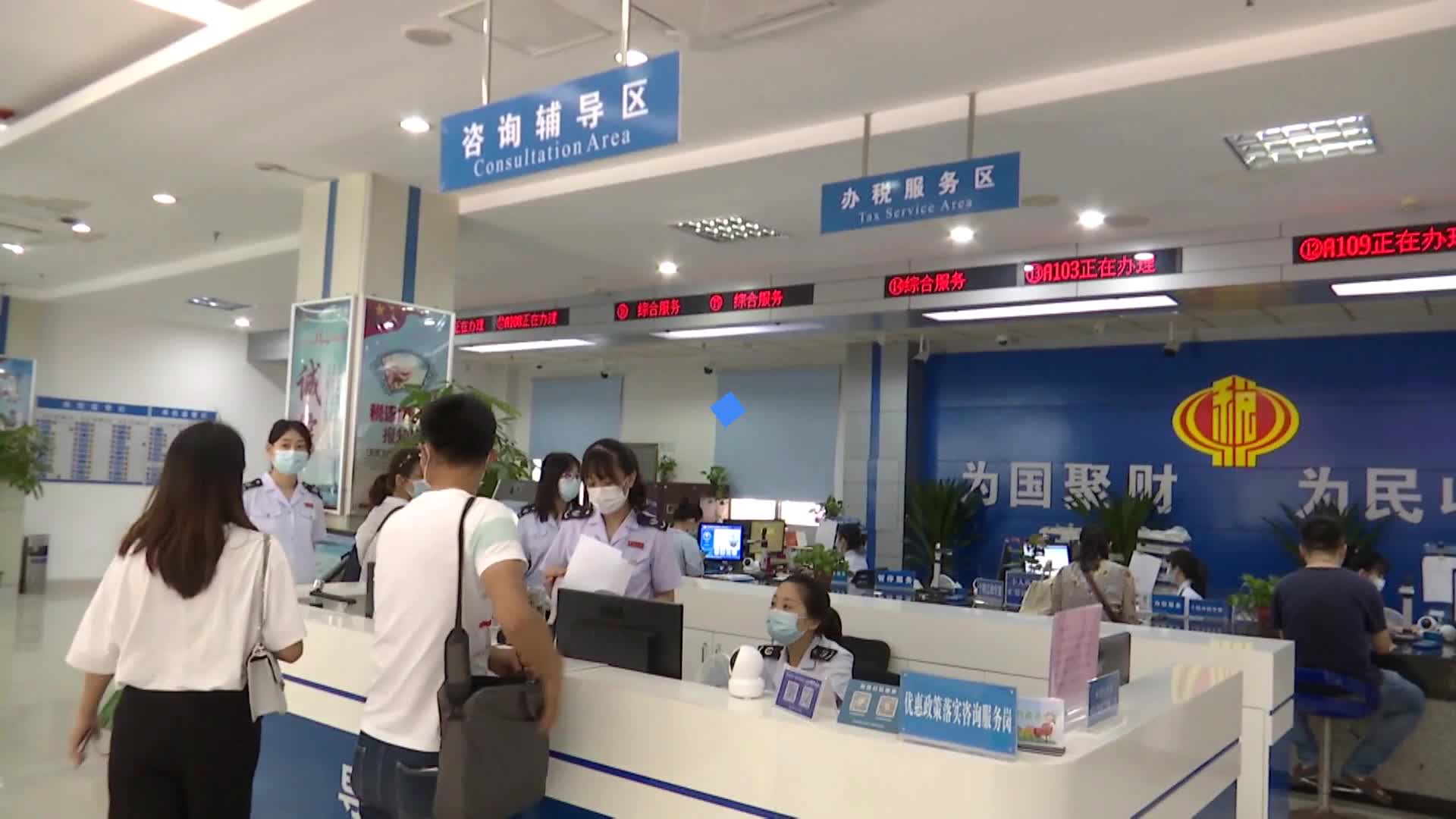 “5G+智能税务官”亮相浔阳区办税服务厅