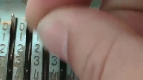 机械计算机操作结构非常的奇妙,看到上面的数字,应该是个老古董了!