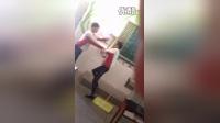 某高校两名学生因“争当文明小卫士”而大打出手.