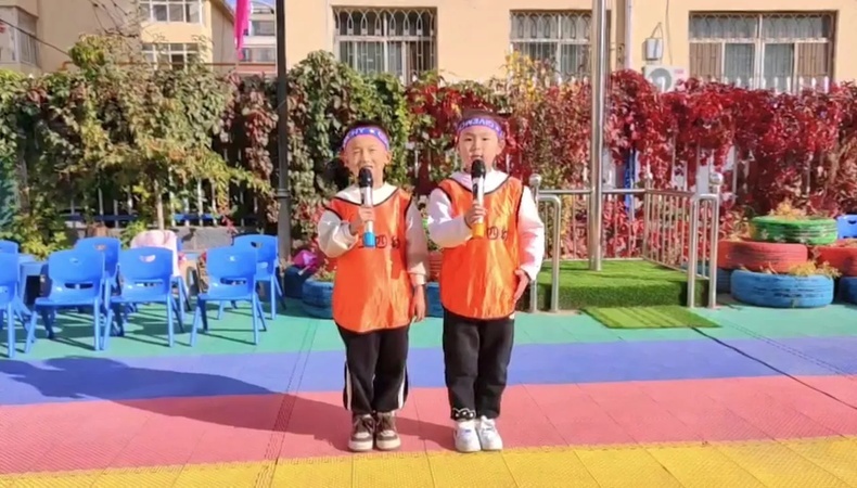 儿子在幼儿园运动会开幕式演讲,表现的还不错