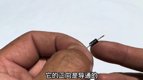 今天才知道,没有万用表一招就能知道二极管是好的还是坏的