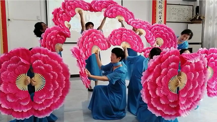 张家界市养老协会会员五.一文艺节目汇演巜走进新时代》