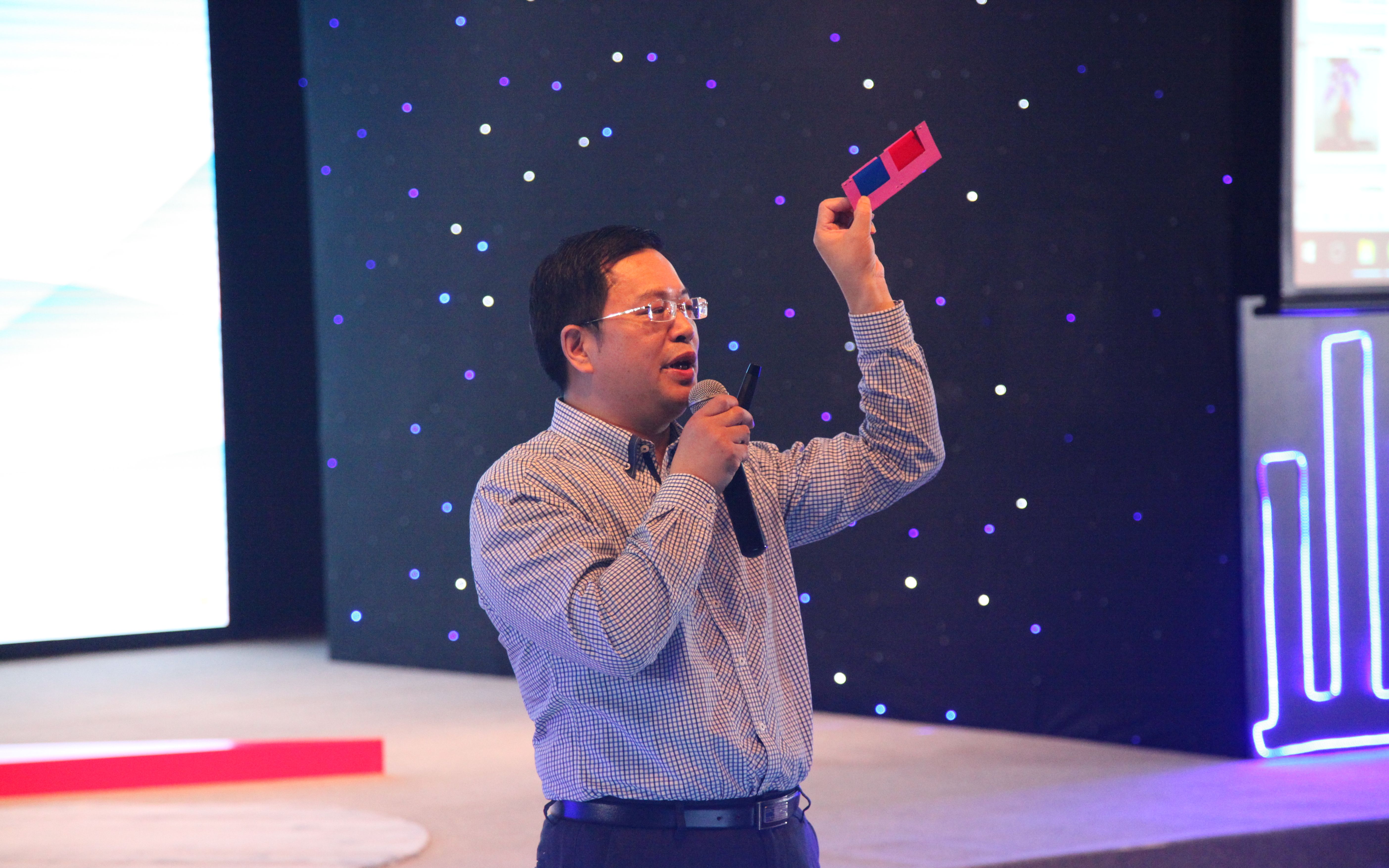 【小谷围科学讲坛】走进虚拟现实:VR技术原理、应用及DIY实验