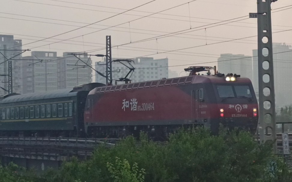 ...0464(西局西段)担当本务牵引K1317次(福州—呼和浩特东)列车通过孟...