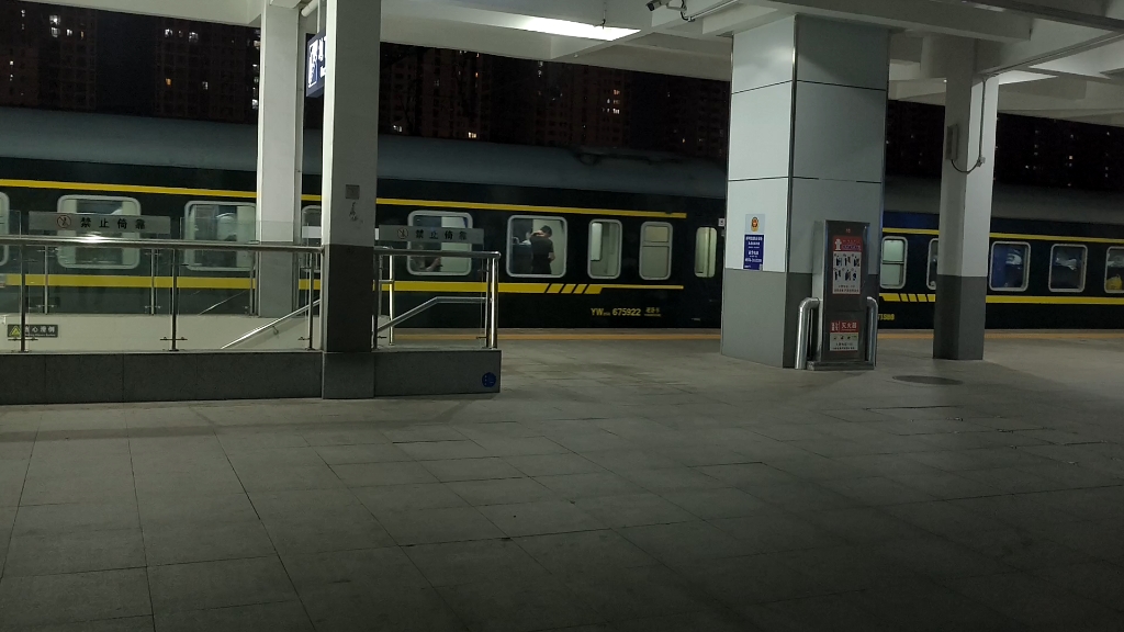 K8511次列车出淮南站