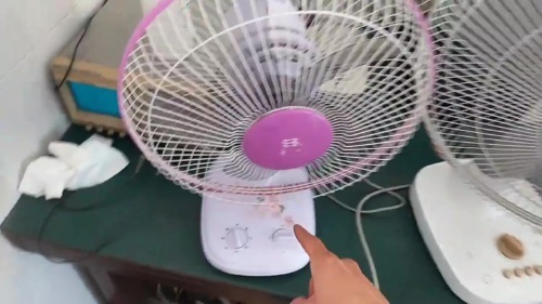 电风扇通电风叶不转电机嗡嗡声?