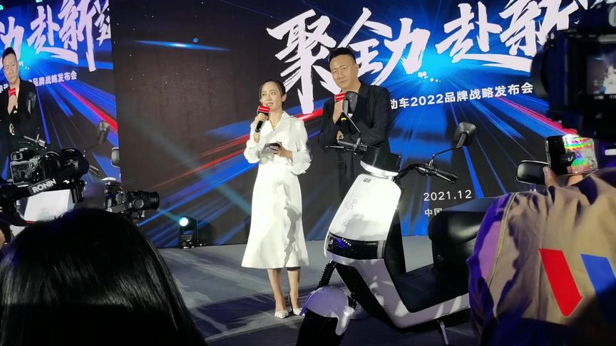 胡军代言绿佳电动车,硬不硬派?#发布会 #绿佳电动车